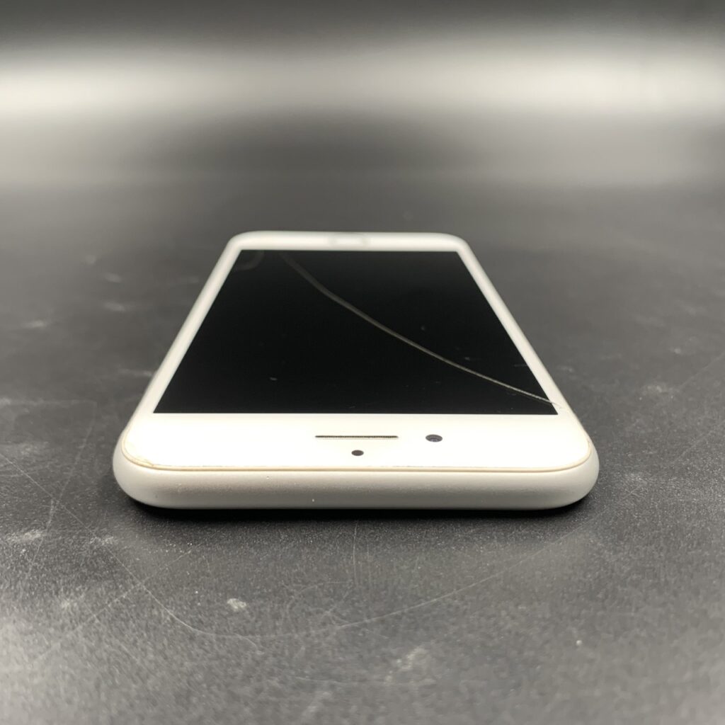 iPhone 8 256GB Silver (Cracked Screen + Chipped Back) | Swopp