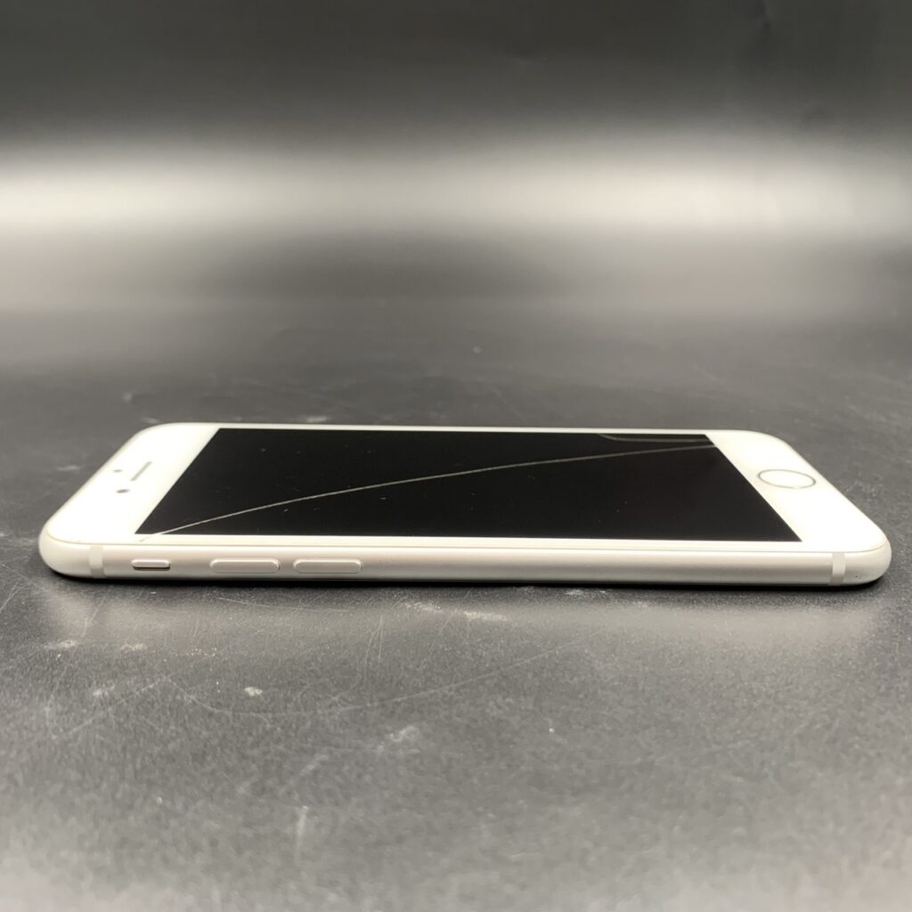 iPhone 8 256GB Silver (Cracked Screen + Chipped Back) | Swopp